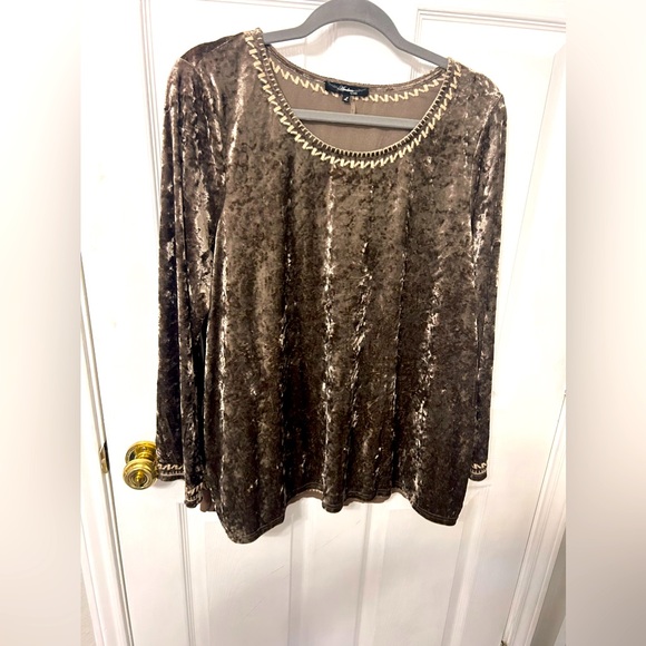 ANDREE BY UNIT | Tops | Womens Velvet Embroidered Top Andre Brand ...